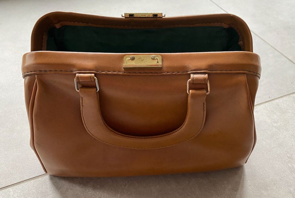 Sac cuir vintage | Style médecin (Gebraucht) in Ligerz für CHF 14 – mit ...