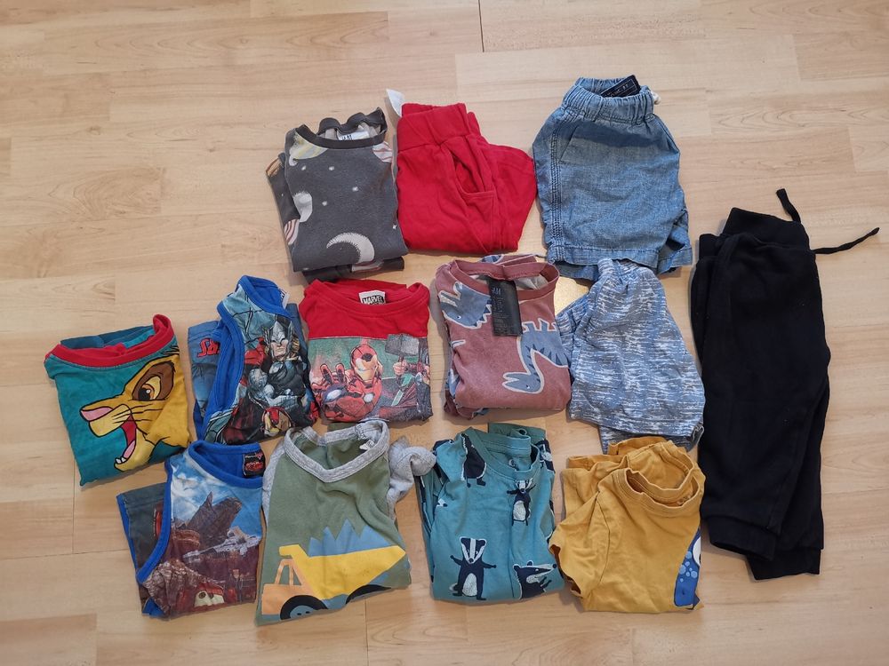 Boy's Clothing Packet, shorts, t-shirts, Pijamas 2-3 years (Gebraucht ...