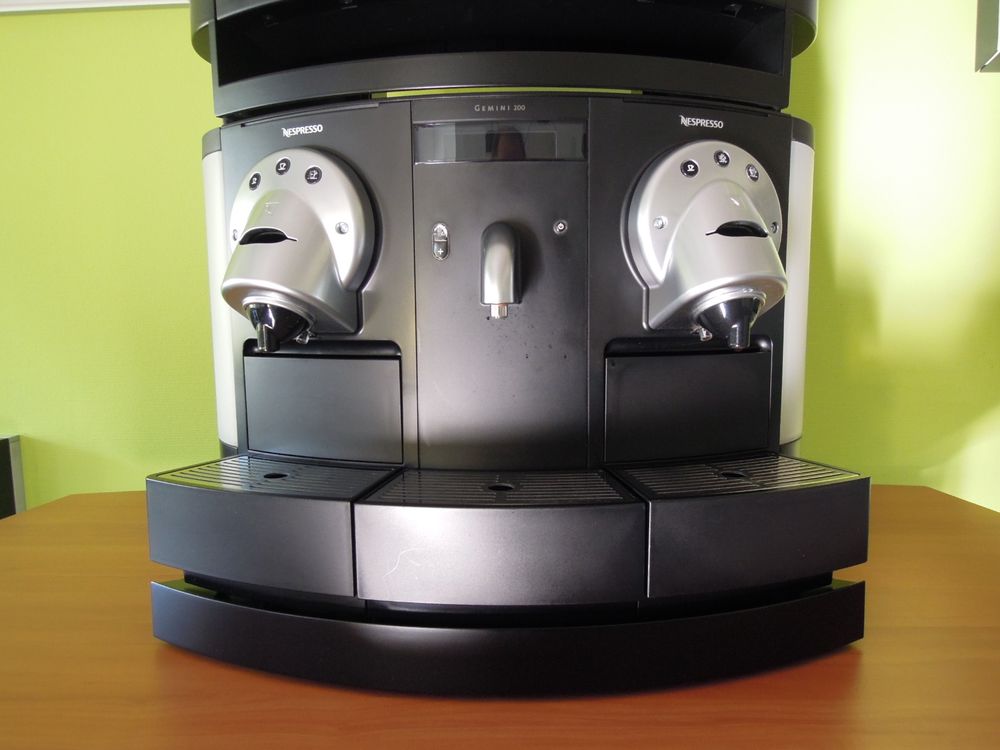 Nespresso Gemini CS203 inkl. Capsule Dispenser | Kaufen auf Ricardo