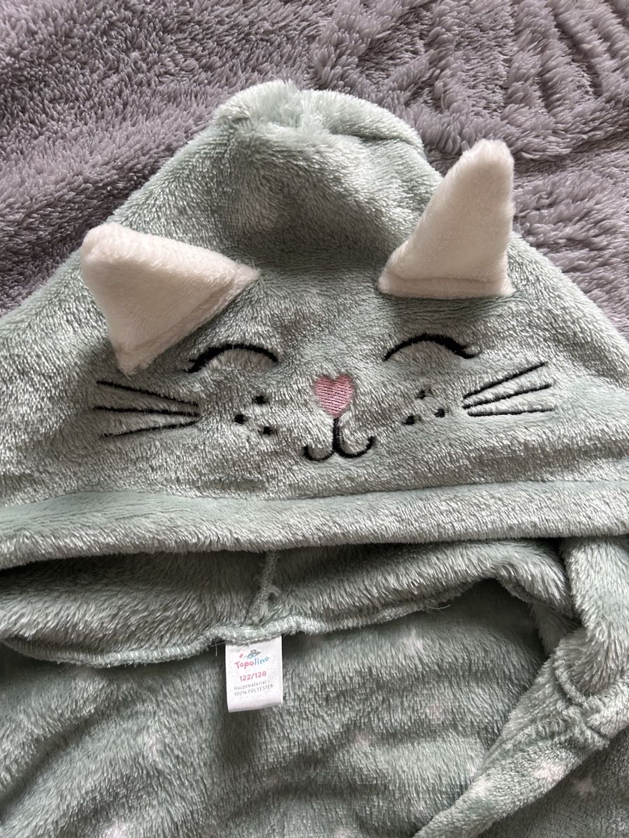 Badeanzug und Bademantel mit Kapuze, Gr. 122/128, TOP! (Gebraucht) in ...