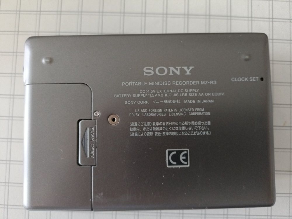 Vintage Sony Minidisc Walkman MZ-R3 und drei Minidiscs (Gebraucht) in ...