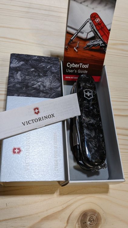 Victorinox Carbon Cyber Tool M (Neu und originalverpackt) in Biel ...