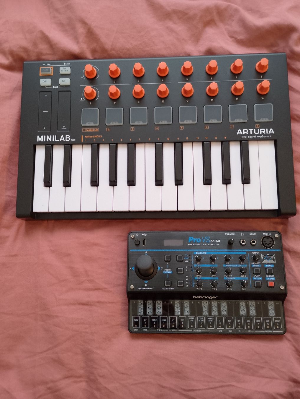 Synth Bundle - Behringer Pro Vs Mini & Arturia MiniLab mk2 (Gebraucht ...