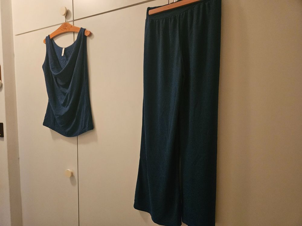 Completo blu sintetico cangiante tg. M (Gebraucht) in Melano für CHF 6 ...