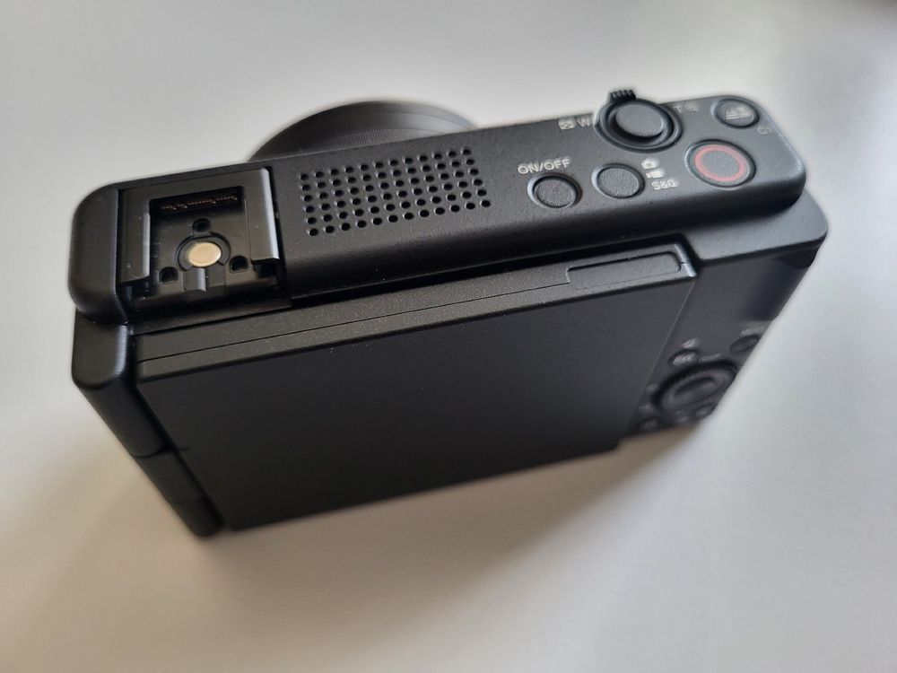 Sony ZV-1 m2 bzw. ZV-1 II mit 2 Zusatzakkus - SD-Card 128GB | Kaufen auf Ricardo
