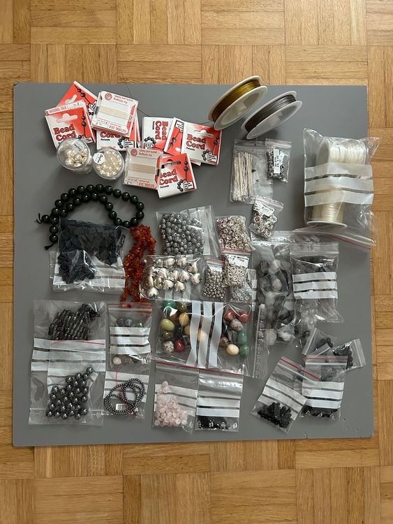 Basteln / Diverses Bastelmaterial / gem. Foto (Neu (gemäss Beschreibung)) in Glashütten für CHF ...