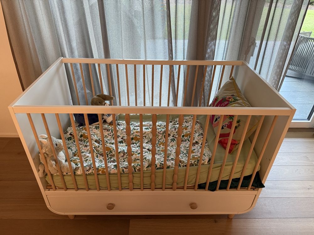 Modernes Babybett mit Schublade, weiss (Gebraucht) in Wollerau für CHF 149 – nur Abholung auf ...