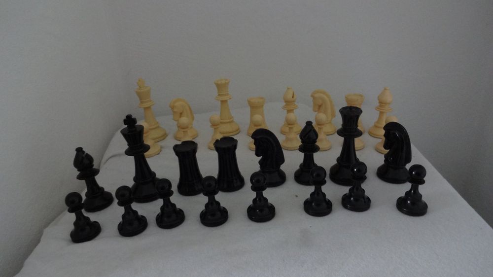 Schach Figuren (Gebraucht) in für CHF 22.5 – mit Lieferung auf Ricardo ...