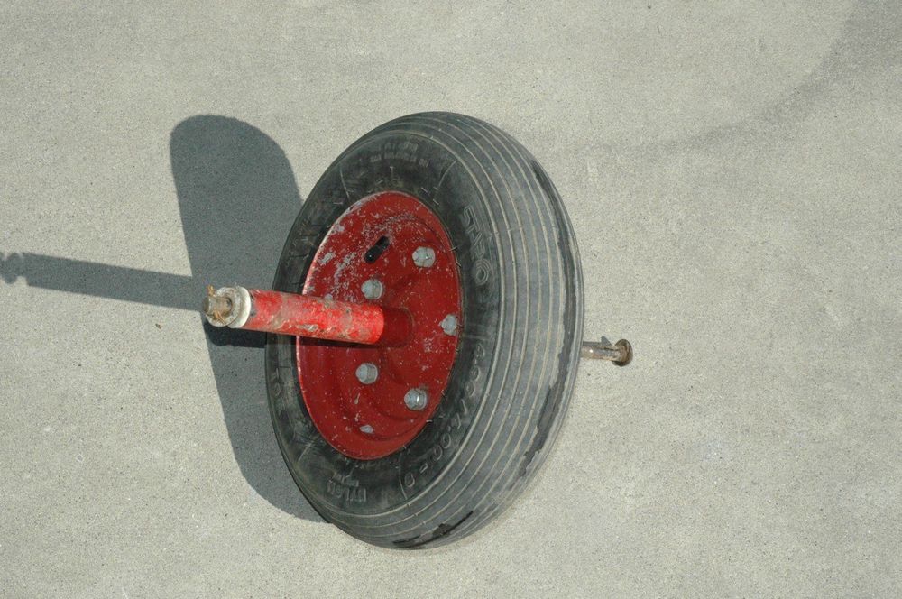 Rad mit Achse zu Spitzbodenkarrette (Gebraucht) in Flamatt für CHF 27 ...