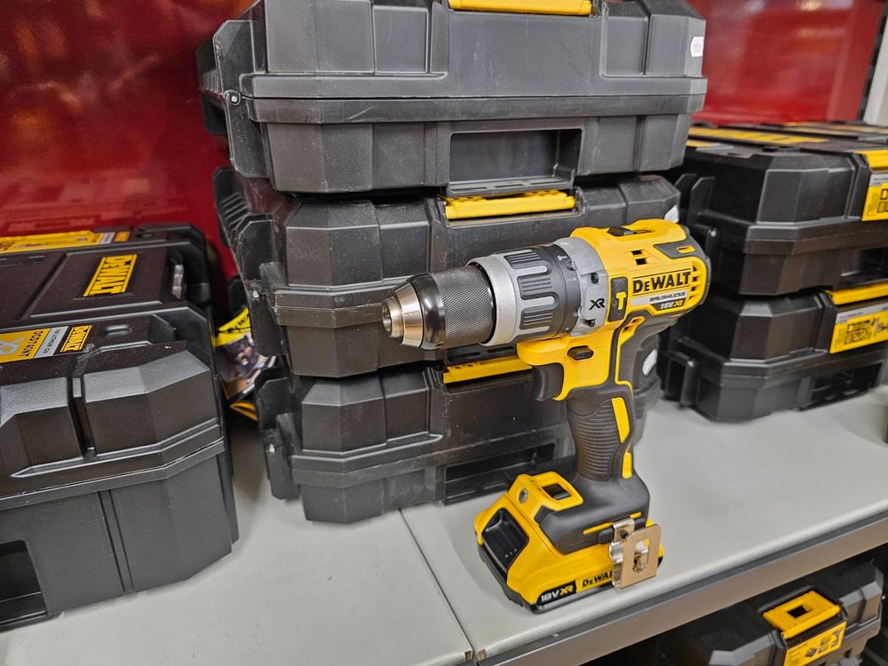 DeWalt Akku Schlagbohrschrauber 18V DCD 796 D2 mit 2 Akku`s (Neu und ...