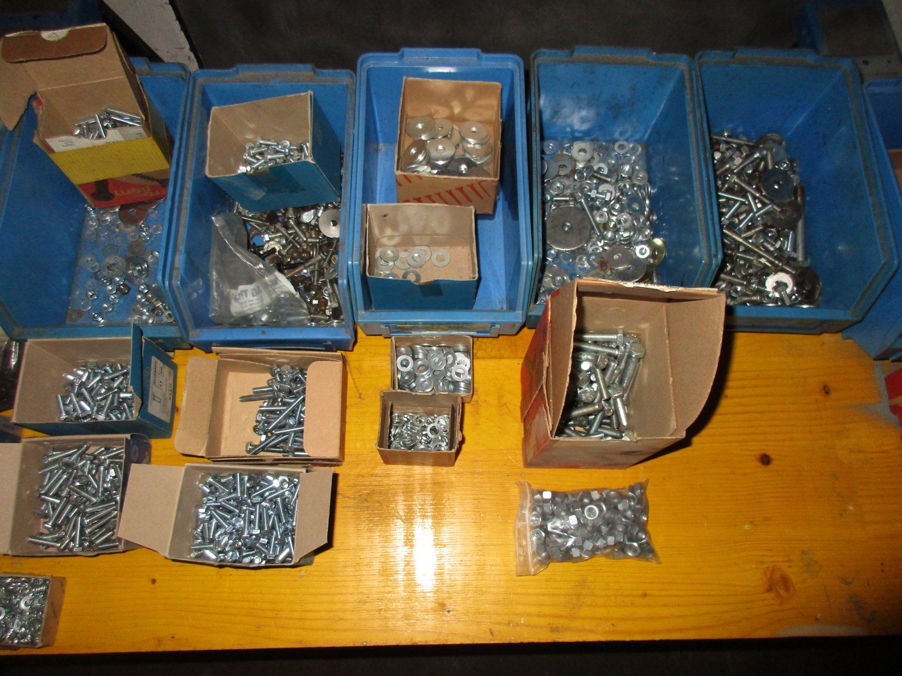 M4 M5 M6 M8 M10 M12 Sortiment an Schrauben und Muttern (Gebraucht) in Rheineck für CHF 53 – nur ...
