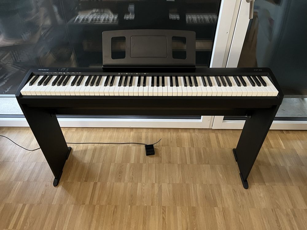 E Piano Stander Holz