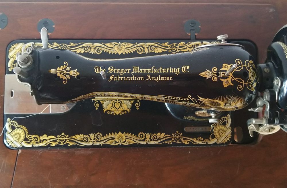 Sehr schöne antike SINGER-Nähmaschine,1931, m. div. Zubehör | Kaufen ...