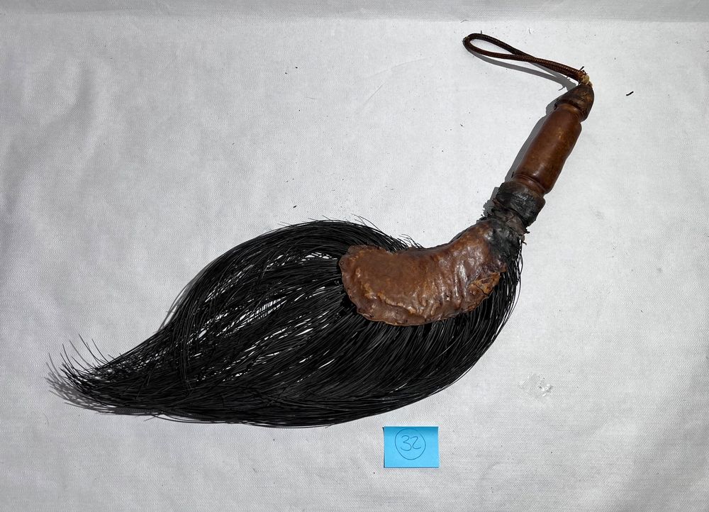 Afrikanischer alter Fliegenwedel aus Büffelschwanz (Gebraucht) in Zunzgen für CHF 20 – mit ...