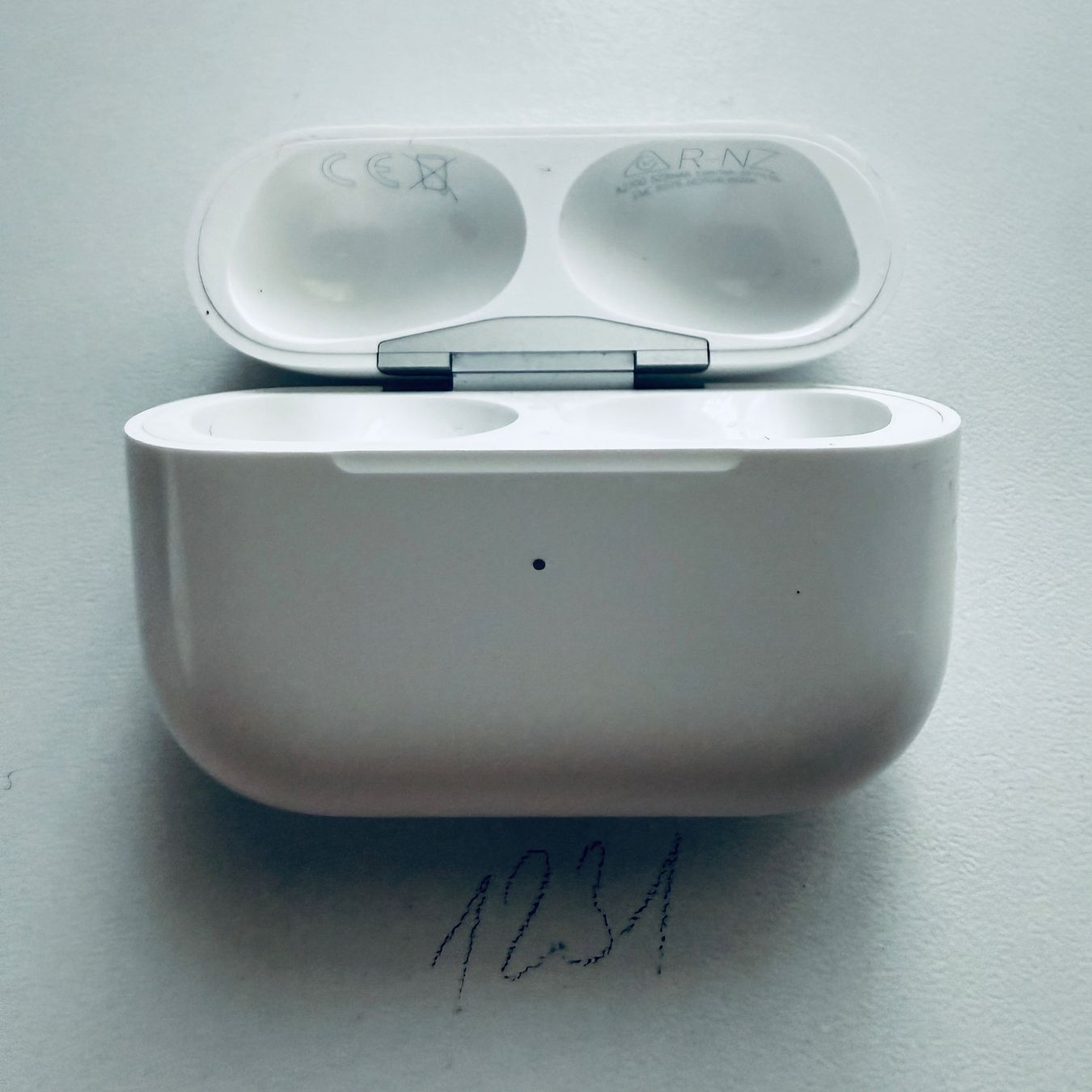 Original Apple Ladecase MagSafe A2700 für AirPods Pro 2 Gen. (Gebraucht ...
