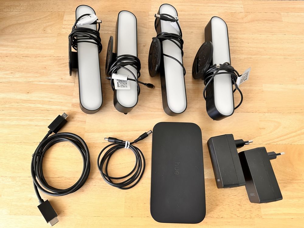Philips Hue Play HDMI sync box + 4 Hue Play lights (Gebraucht) in ...