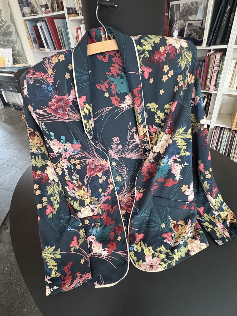 Veste Maje très légère (D'occasion) à Lausanne pour CHF 50 – avec ...