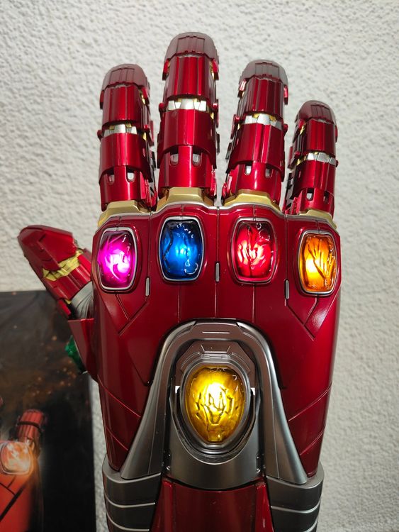 Hot Toys Nano Gauntlet Life Size Avengers Endgame (Gebraucht) in Glarus ...
