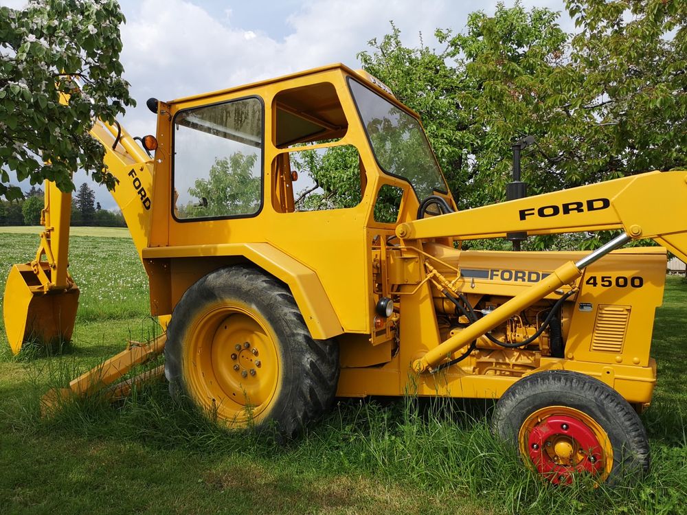 Ford 4500 Oldtimer Traktor mit Frontlader und Heckbagger (Gebraucht) in ...