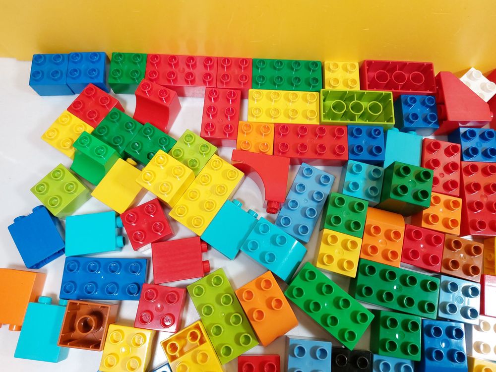 LEGO DUPLO 140 Bausteine + 5 Wagen (Gebraucht) in St.Gallen für CHF 66 ...