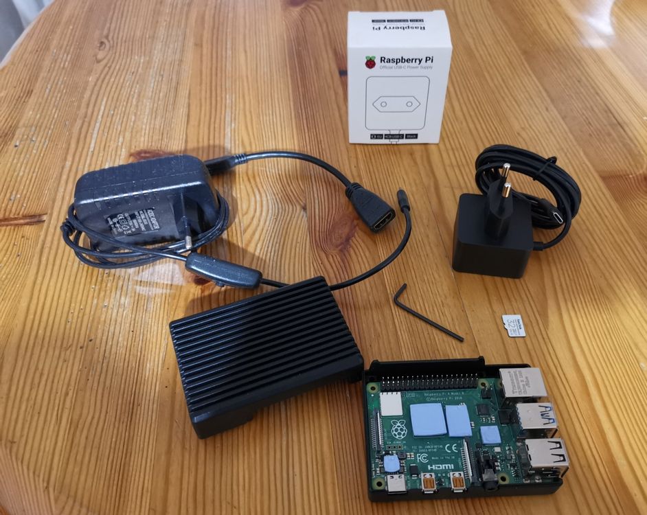 Raspberry Pi 4B 4GB + Heatsink + Power Supply + 32GB SD Card (Gebraucht ...