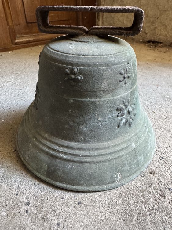 Ancienne cloche en bronze avec support en fer forgé | Kaufen auf Ricardo