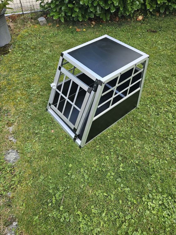 Box dog/box pour chiens Alu (Gebraucht) in Courtelary für CHF 25 – nur ...
