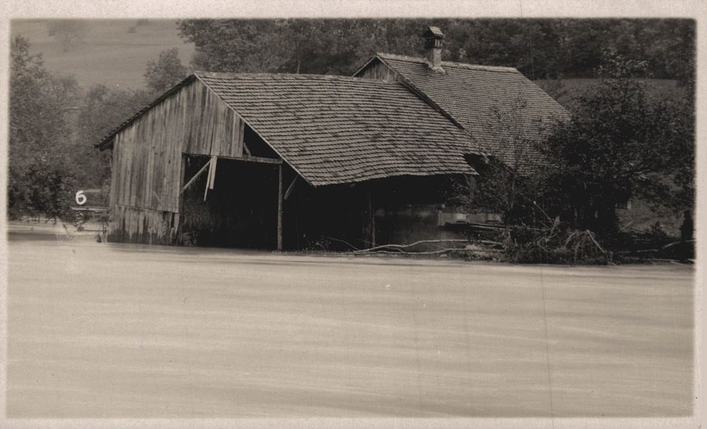 Haus mit beschädigter Scheune (Hochwasser?) (Gebraucht) in Bronschhofen für CHF 12 – mit ...