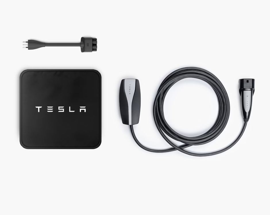 Tesla mobile charger Gen2 Neu (Neu und originalverpackt) in Dietikon ...