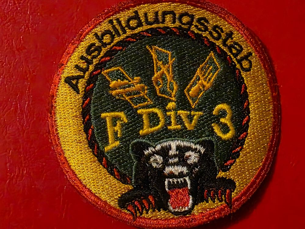 Ausbildung Stab Feld Div 3 Badge (Gebraucht) in Nyon für CHF 9 – mit ...