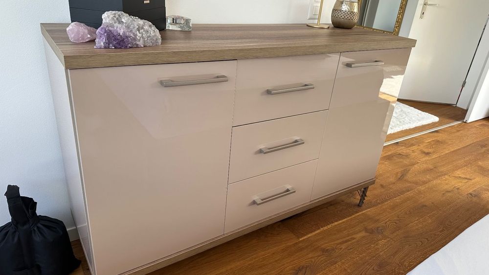 Schicke Kommode Sideboard altrosa Gold hochglanz (Gebraucht) in Vaduz ...