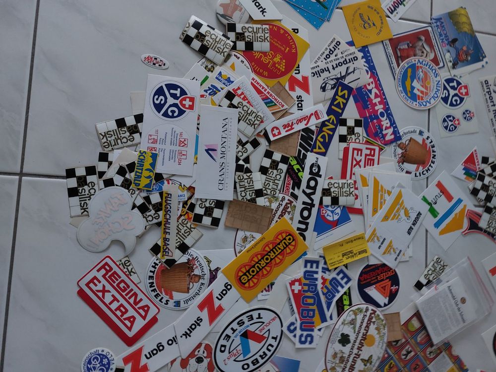 200 Sticker Aufkleber autocollant (Gebraucht) in Schenkon für CHF 40 ...