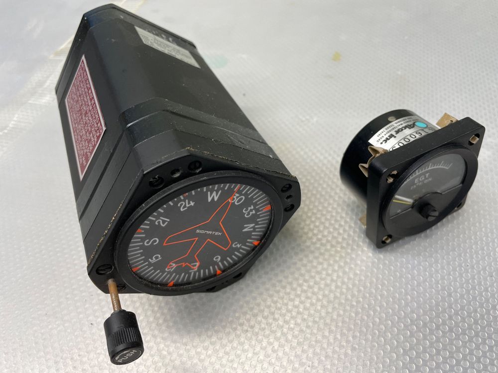 Alte nicht funktionstüchtige Flugzeug Instrumente (Defekt) in ...