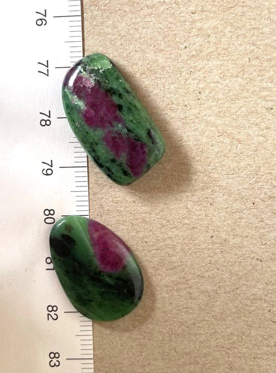 2 x Cabochon gross Rubin Zoisit. top Deco | Kaufen auf Ricardo