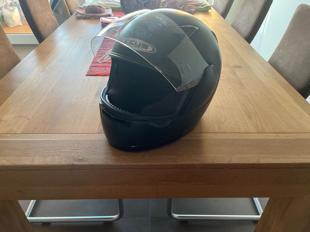 Zeus Helm (Gebraucht) in Seengen für CHF 1 – nur Abholung auf Ricardo ...