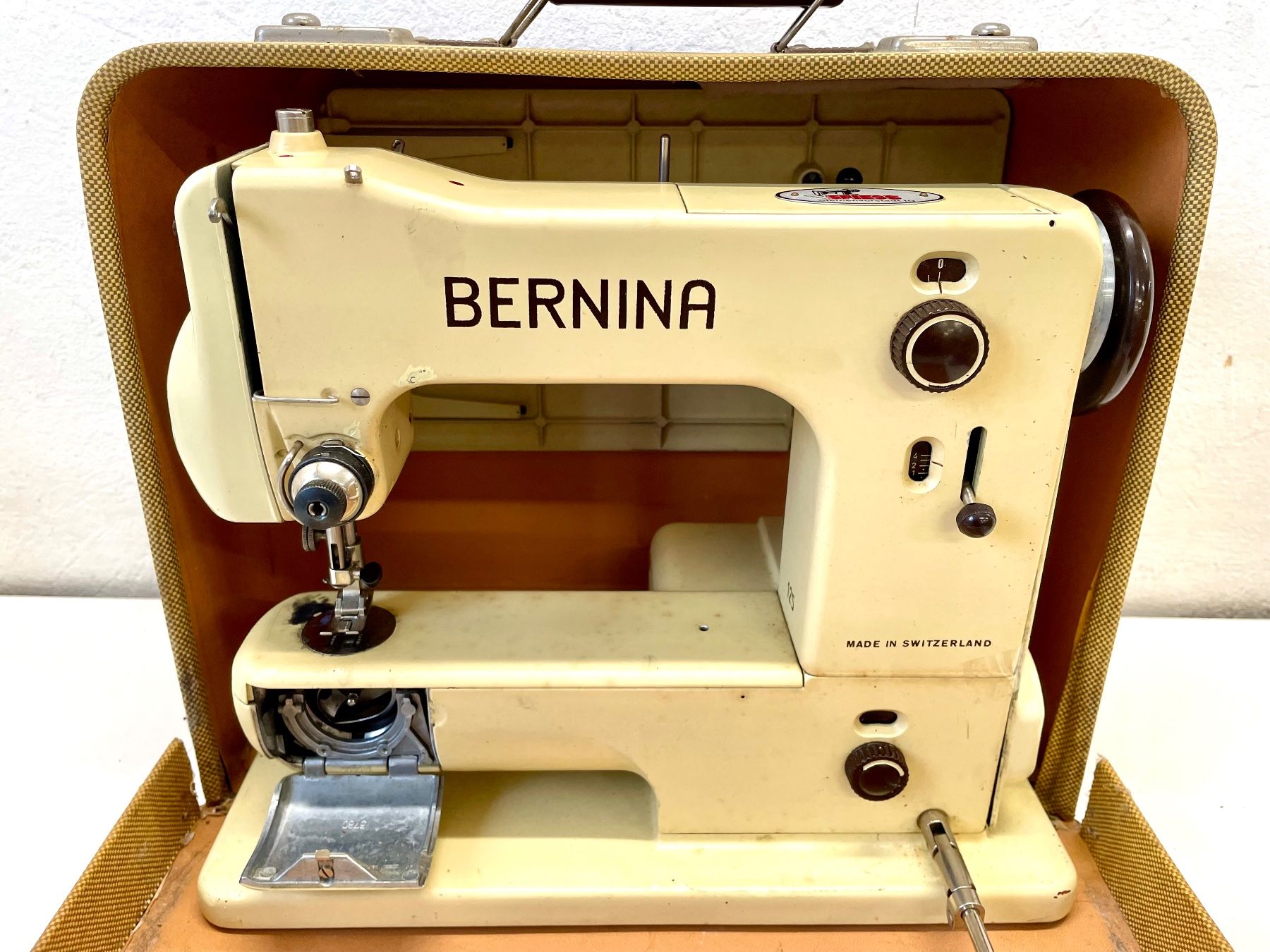 Nähmaschine Bernina 125, mit Koffer (vintage) (Defekt) in Niederdorf ...