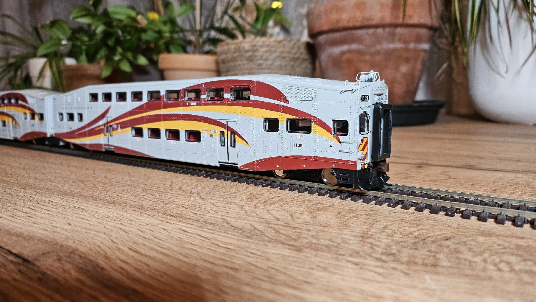 New Mexico RailRunner Bombardier Bi-level cars de Athearn (Neu (gemäss ...