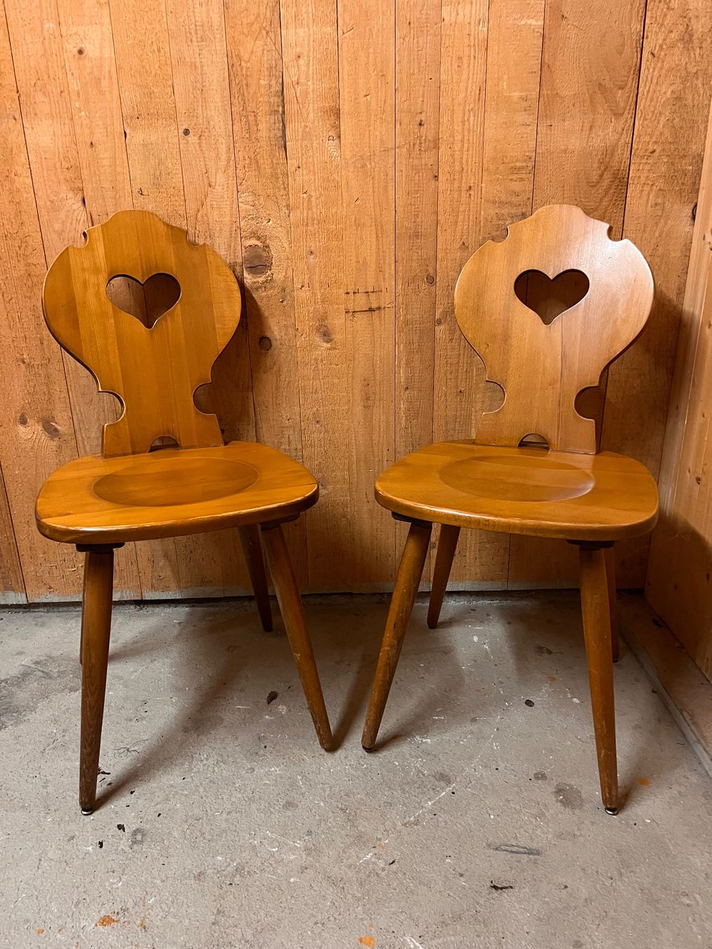 🔥 2 Stk Rustikale Stabelle-Holzstuhl mit Herz🔥 (Gebraucht) in Rikon im ...
