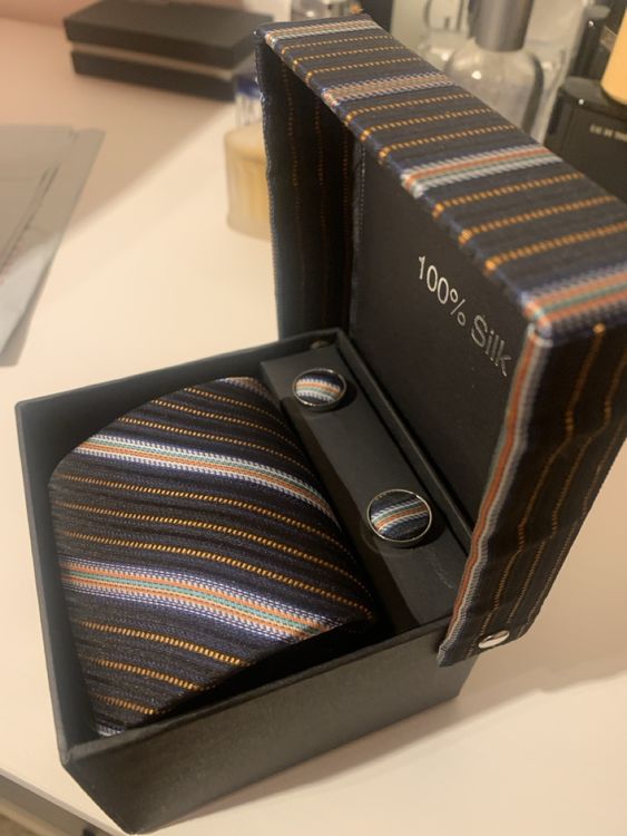Kravatte mit passenden Manschettenknöpfen, 100% Seide (Neu und originalverpackt) in Rapperswil ...