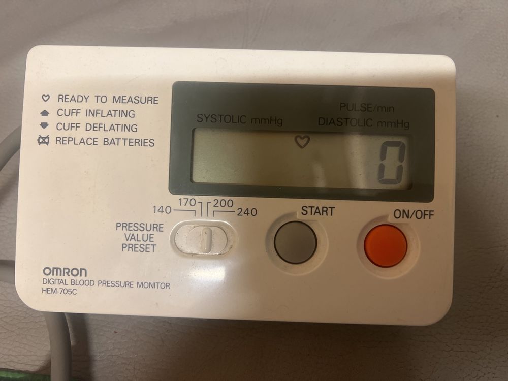 Omron Blutdruckmessgerät HEM-705C, Digital (Q) | Kaufen auf Ricardo