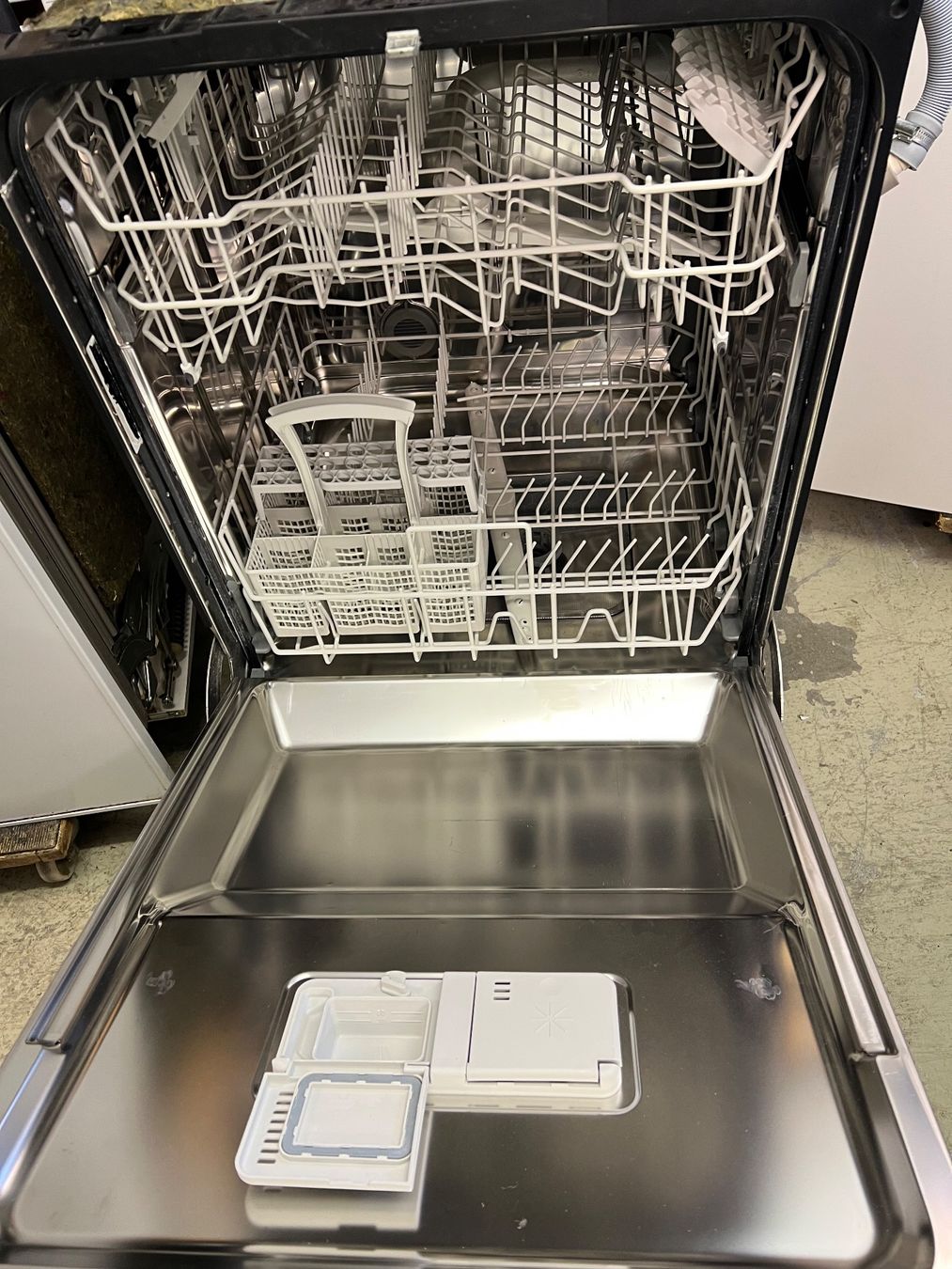 V-ZUG Adora S CH Norm Lieferung + Montage Gratis (Gebraucht) in Tuggen ...