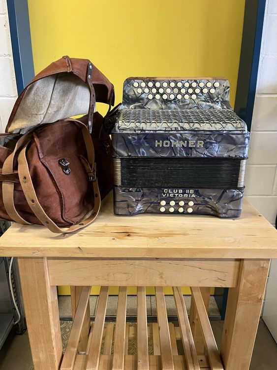 Hohner Club IIB Victoria Handharmonika Akkordeon (Gebraucht) in ...