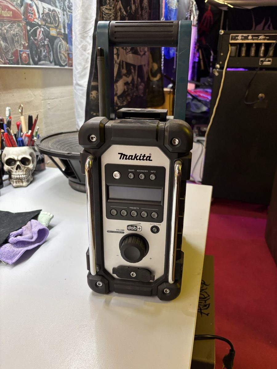 Makita Baustellenradio DMR115 - Top Zustand! DAB+ Radio! (Gebraucht) in ...