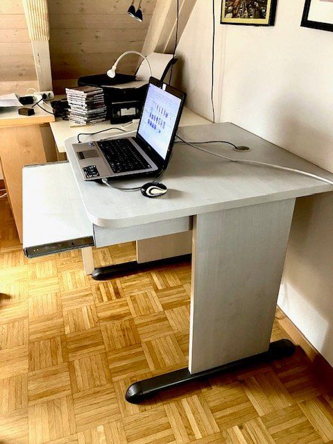 Computer-Tisch (Gebraucht) in Dietlikon für CHF 1 – nur Abholung auf ...