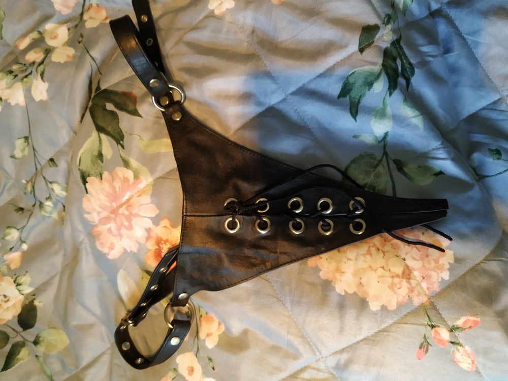 Erotik Leder-String neu (Neu und originalverpackt) in für CHF 50 – mit ...
