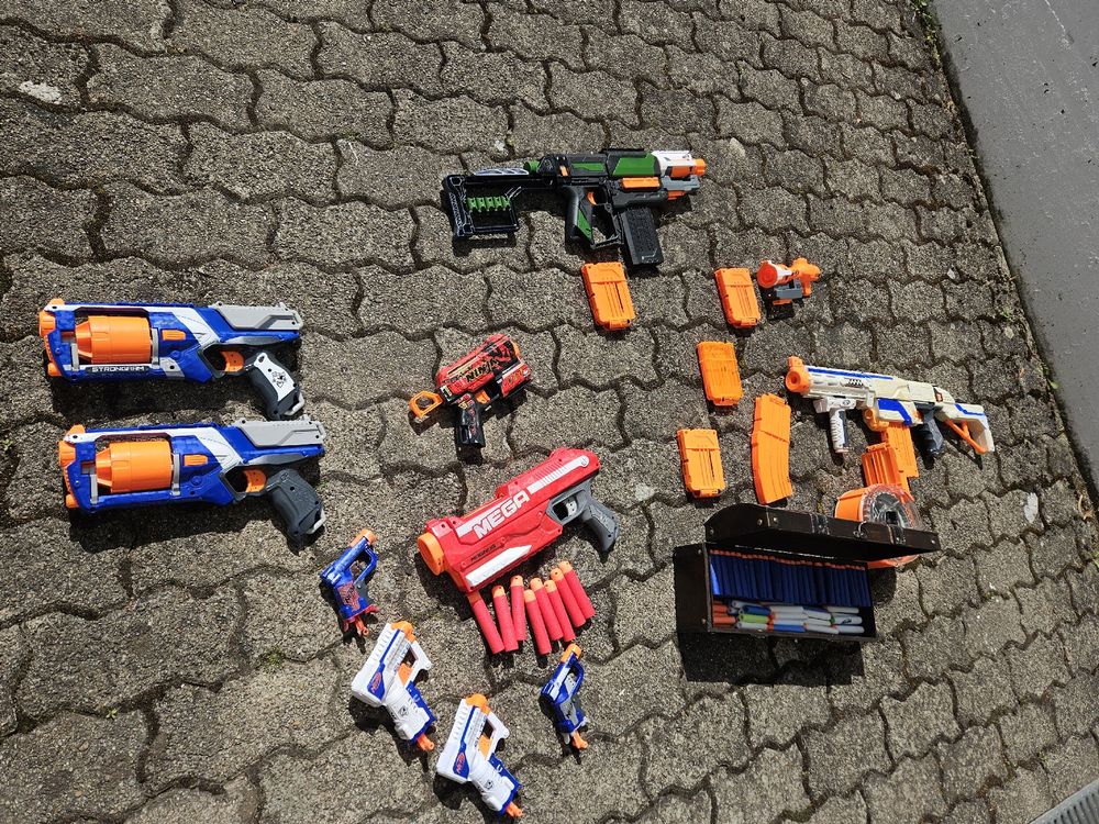 Nerf Sammlung, viele Blaster und Zubehör (Gebraucht) in Widen für CHF ...