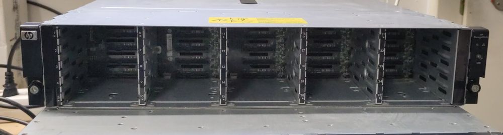 HP AJ941-63002 - HP D2700 6G 25SFF Disk Enclosure (Gebraucht) in Widnau ...