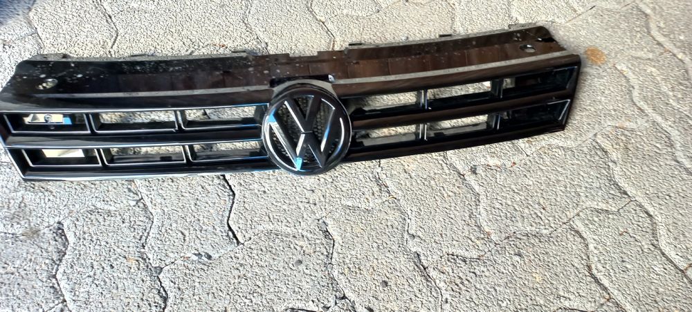 VW Polo 6R/6C Kühlergrill schwarz glänzend Occasion (Gebraucht) in ...