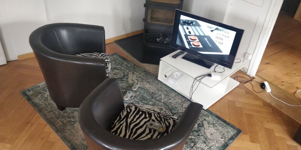 Gamer Ecke mit ganzem Equipment (Gebraucht) in Zürich für CHF 100 – nur ...