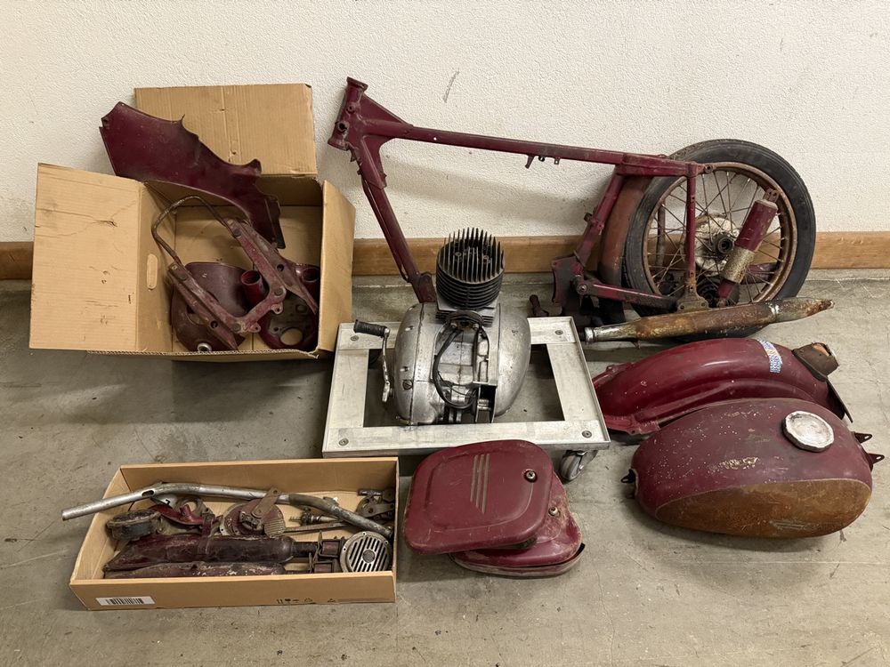 Lot de pièces moto oldtimer Jawa 125cc type 355 de 1959 CZ (Défectueux ...